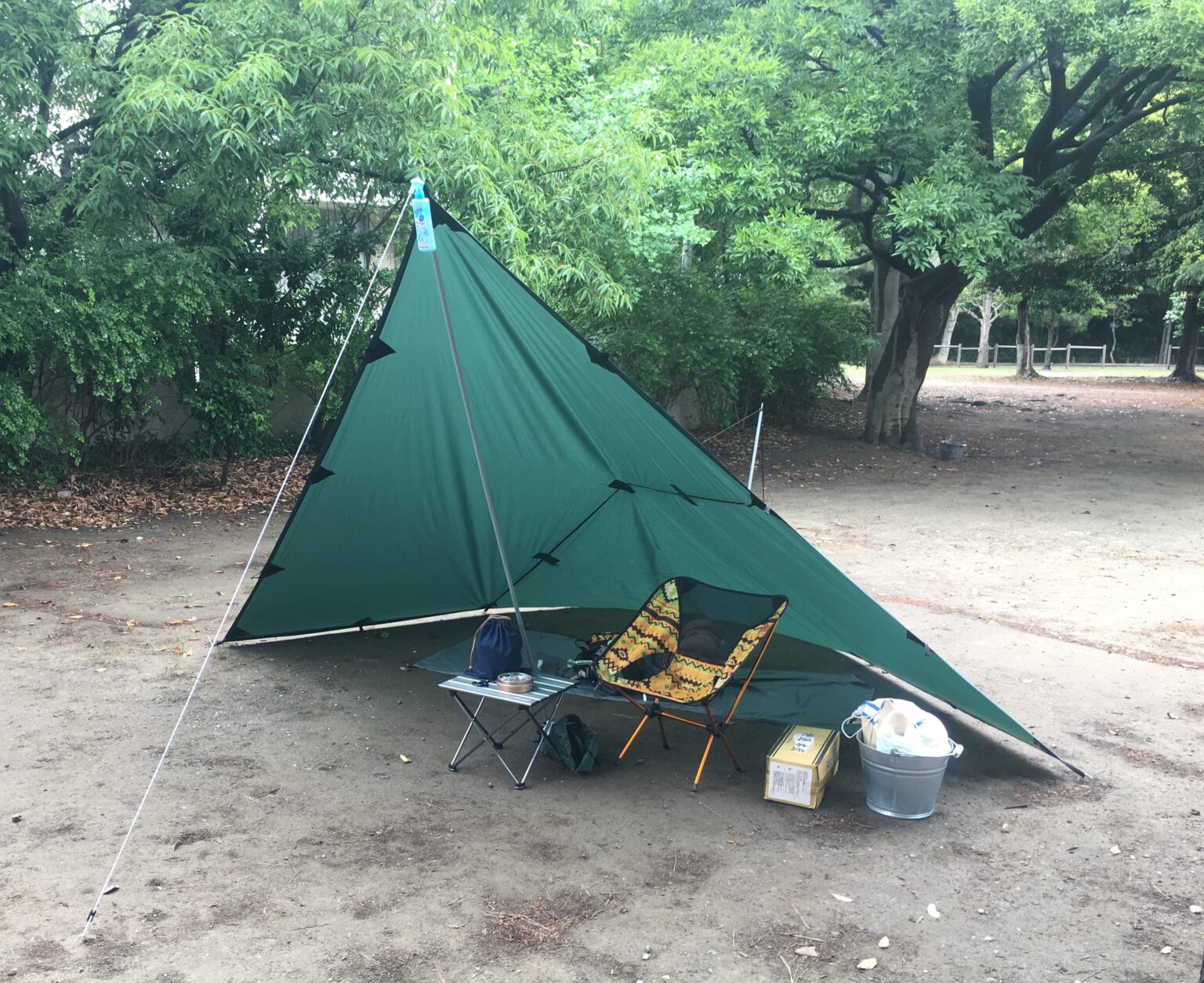 ソロキャンプのスタイルの一つ「タープ泊」ってなに？タープ泊のやり方・魅力・注意点も含め紹介 | CAM P RISM